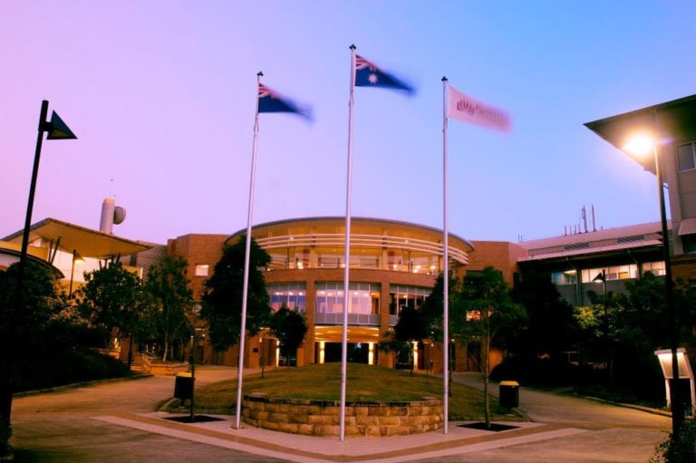 GRIFFITH UNIVERSITY - UniAustralia